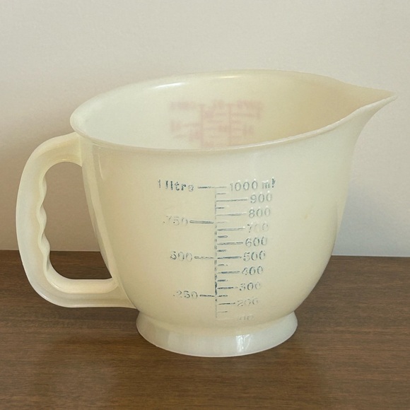 Tupperware | Kitchen | Vintage Tupperware 4 Cup Mix N Store Measuring ...